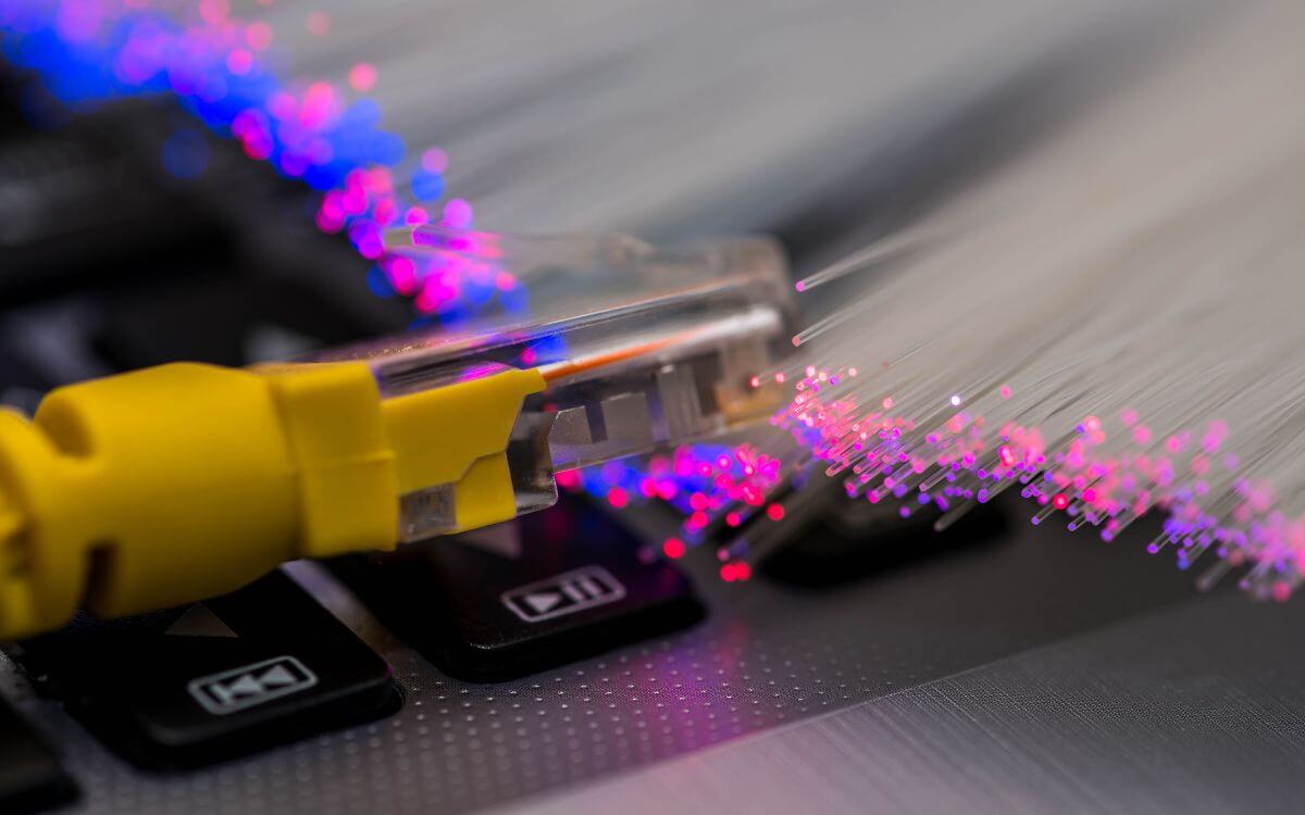 Fiber vs 5G Home Internet: Which Is Better in 2025? - Fidium Fiber